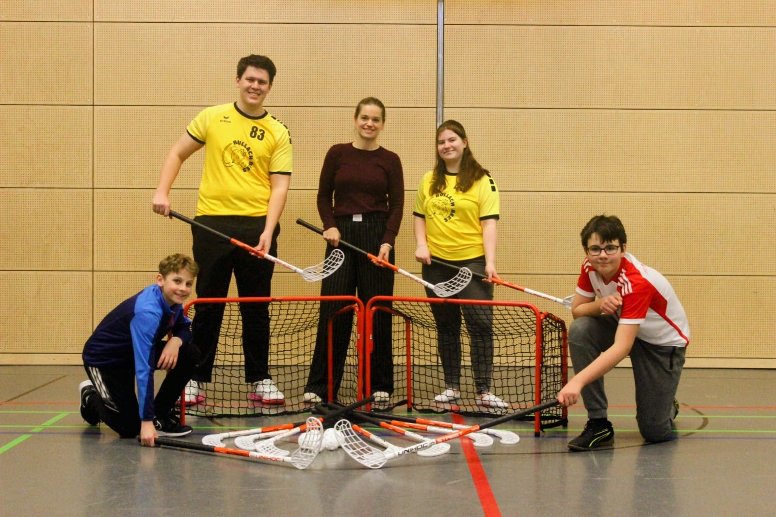 Gymnasium Olching erhält durch Bullach Bees kostenloses Floorballset ...